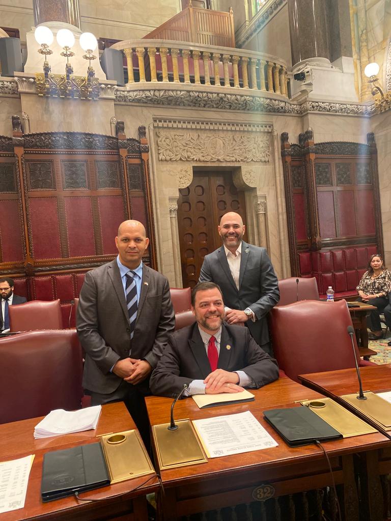 Senador Luis Sepúlveda junto al Senado del Estado de NY honran al ...