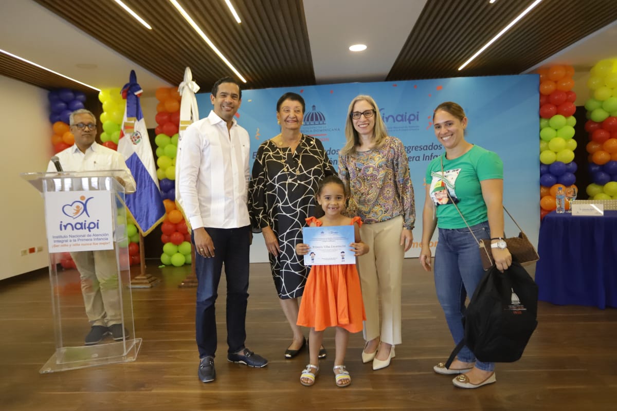 INAIPI entrega certificados a los niños y niñas que concluyeron Programa de Atención Integral a ...